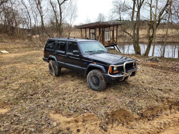 Melns Jeep Cherokee 1998 Bauska, ar dzinēja tilpumu 2.50 L un nobraukumu 265 tūkst. km par 3500 €, foto 3 vietnē AUTOMOTO.COM.LV