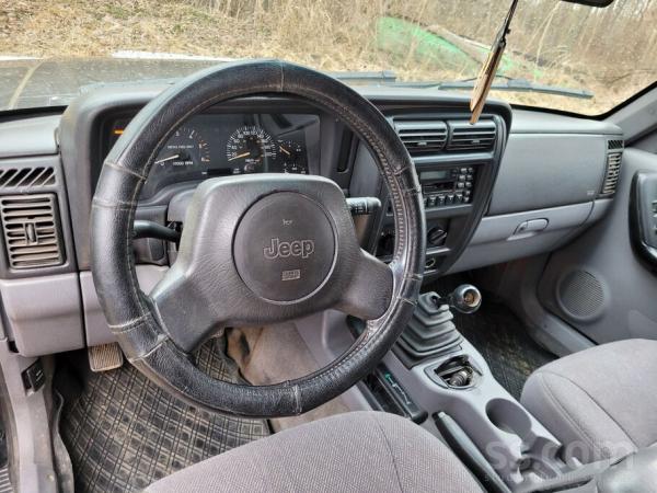 Melns Jeep Cherokee 1998 Bauska, ar dzinēja tilpumu 2.50 L un nobraukumu 265 tūkst. km par 3500 €, foto 6 vietnē AUTOMOTO.COM.LV