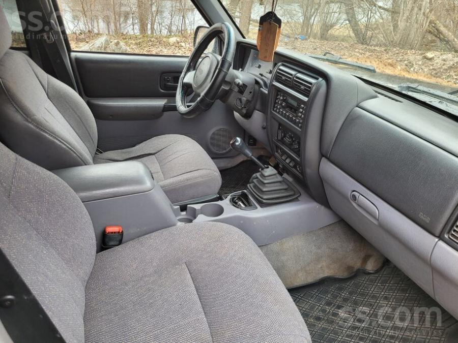 Melns Jeep Cherokee 1998 Bauska, ar dzinēja tilpumu 2.50 L un nobraukumu 265 tūkst. km par 3500 €, foto 13 vietnē AUTOMOTO.COM.LV