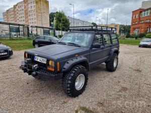Черный Джип Чероки 1998 в Лиепая, объемом двигателя 2.50 л и пробегом 273 тыс. км за 4900 €, фото  на AUTOMOTO.COM.LV