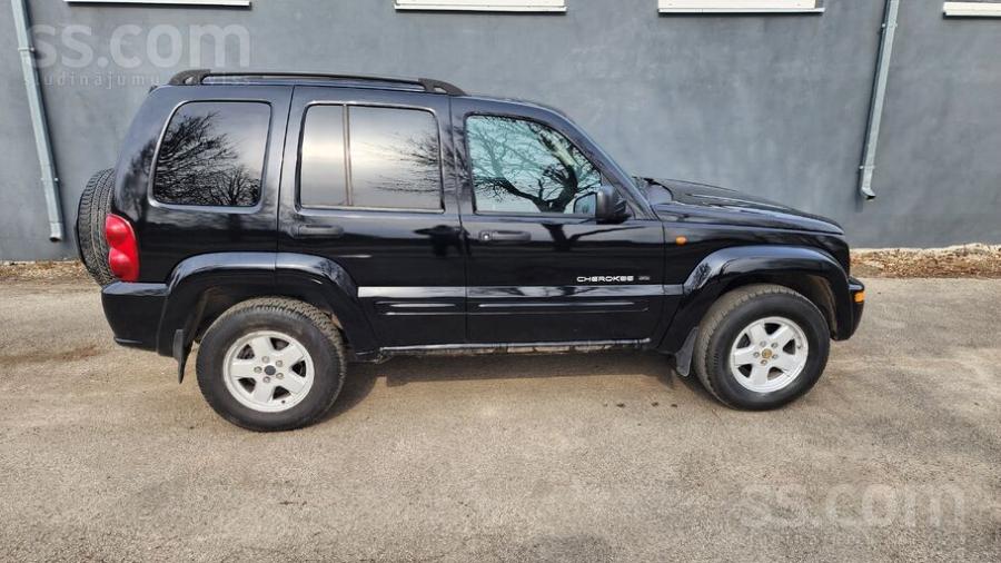 Melns Jeep Cherokee 2003 Ogre, ar dzinēja tilpumu 2.80 L un nobraukumu 285 tūkst. km par 2990 €, foto 1 vietnē AUTOMOTO.COM.LV