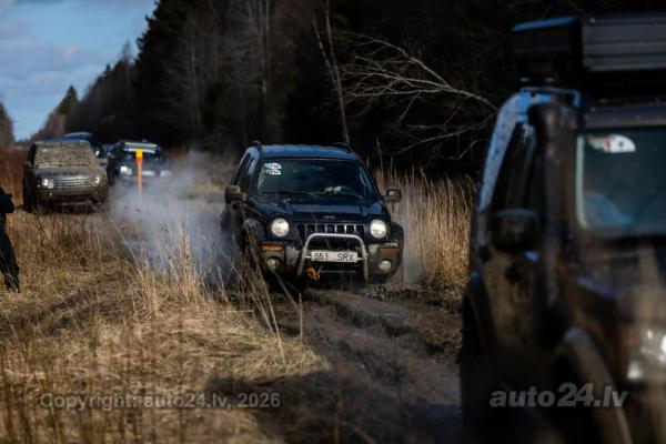 Black Jeep Cherokee 2004 in Tallinn, with an engine capacity of 3.70 L and mileage of 201 thousand km for 1499 €, photo 2 on AUTOMOTO.COM.LV