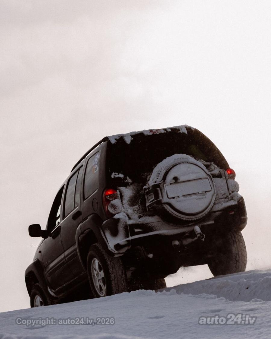 Black Jeep Cherokee 2004 in Tallinn, with an engine capacity of 3.70 L and mileage of 201 thousand km for 1499 €, photo 5 on AUTOMOTO.COM.LV
