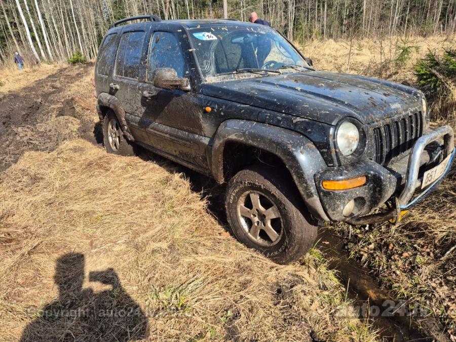 Black Jeep Cherokee 2004 in Tallinn, with an engine capacity of 3.70 L and mileage of 201 thousand km for 1499 €, photo 7 on AUTOMOTO.COM.LV
