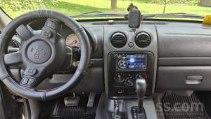 Black Jeep Cherokee 2004 in Riga, with an engine capacity of 2.80 L and mileage of 281 thousand km for 3500 €, photo 5 on AUTOMOTO.COM.LV