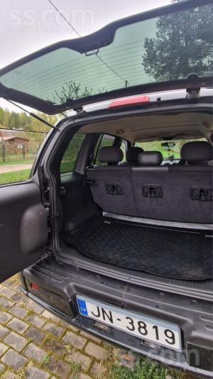 Black Jeep Cherokee 2004 in Riga, with an engine capacity of 2.80 L and mileage of 281 thousand km for 3500 €, photo 6 on AUTOMOTO.COM.LV