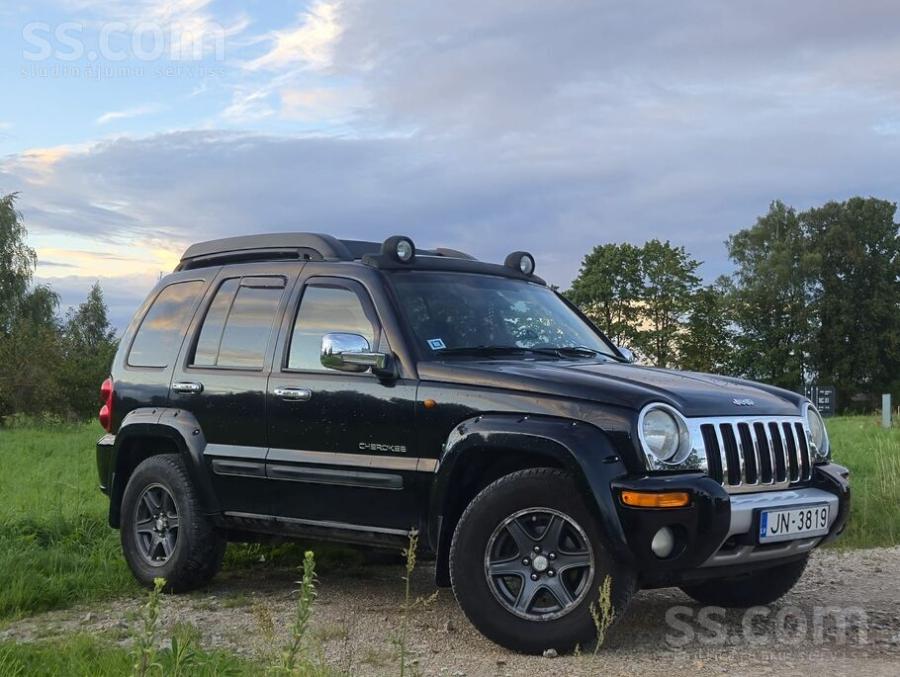 Black Jeep Cherokee 2004 in Riga, with an engine capacity of 2.80 L and mileage of 281 thousand km for 3500 €, photo 10 on AUTOMOTO.COM.LV