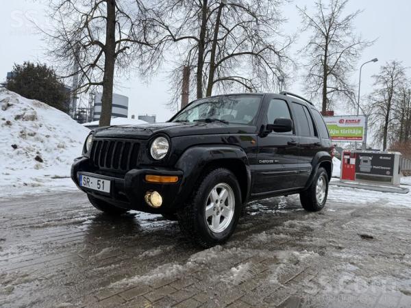 Black Jeep Cherokee 2004 in Jelgava, with an engine capacity of 2.80 L and mileage of 299 thousand km for 3200 €, photo 2 on AUTOMOTO.COM.LV