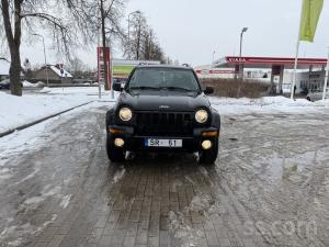 Black Jeep Cherokee 2004 in Jelgava, with an engine capacity of 2.80 L and mileage of 299 thousand km for 3200 €, photo 4 on AUTOMOTO.COM.LV