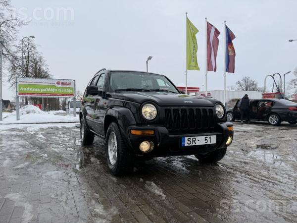 Black Jeep Cherokee 2004 in Jelgava, with an engine capacity of 2.80 L and mileage of 299 thousand km for 3200 €, photo 4 on AUTOMOTO.COM.LV