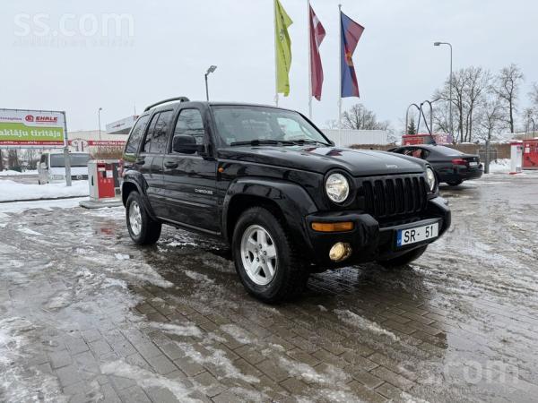 Black Jeep Cherokee 2004 in Jelgava, with an engine capacity of 2.80 L and mileage of 299 thousand km for 3200 €, photo 5 on AUTOMOTO.COM.LV