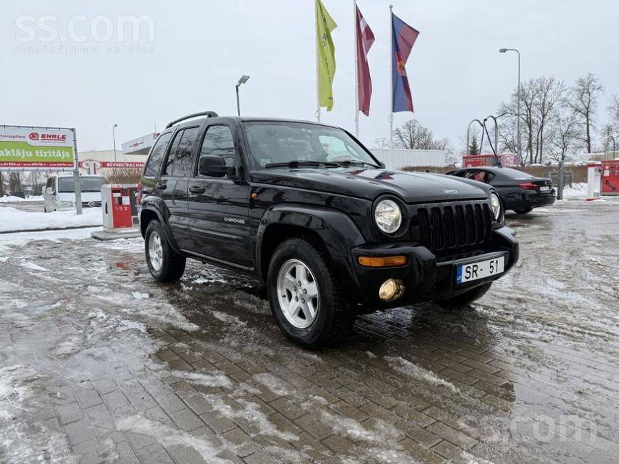 Black Jeep Cherokee 2004 in Jelgava, with an engine capacity of 2.80 L and mileage of 299 thousand km for 3200 €, photo 6 on AUTOMOTO.COM.LV