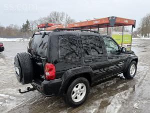 Black Jeep Cherokee 2004 in Jelgava, with an engine capacity of 2.80 L and mileage of 299 thousand km for 3200 €, photo 7 on AUTOMOTO.COM.LV