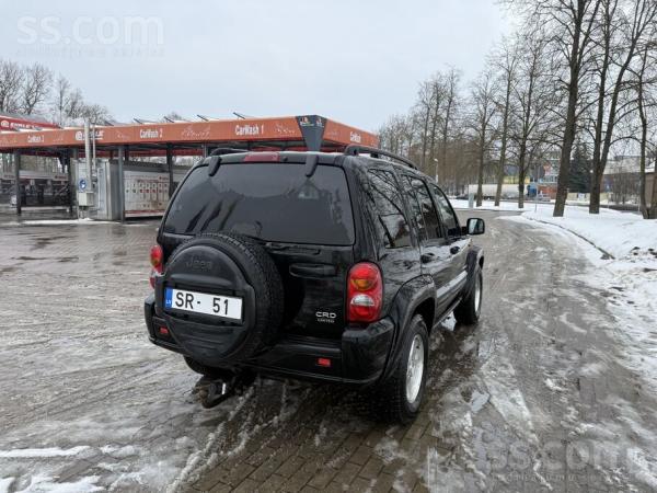 Black Jeep Cherokee 2004 in Jelgava, with an engine capacity of 2.80 L and mileage of 299 thousand km for 3200 €, photo 7 on AUTOMOTO.COM.LV