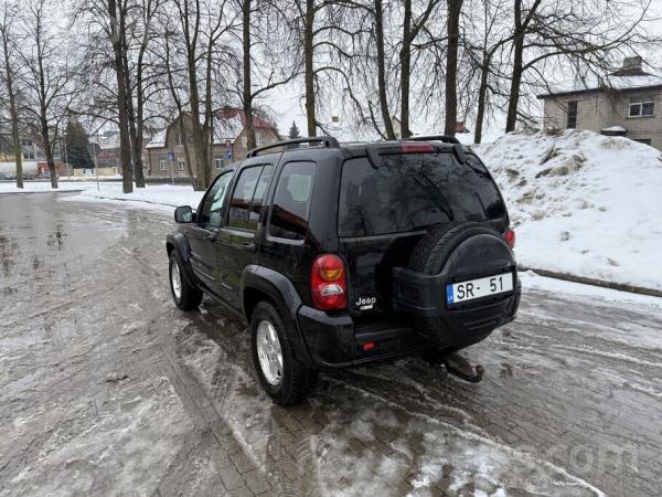 Black Jeep Cherokee 2004 in Jelgava, with an engine capacity of 2.80 L and mileage of 299 thousand km for 3200 €, photo 8 on AUTOMOTO.COM.LV