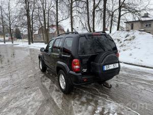 Black Jeep Cherokee 2004 in Jelgava, with an engine capacity of 2.80 L and mileage of 299 thousand km for 3200 €, photo 9 on AUTOMOTO.COM.LV