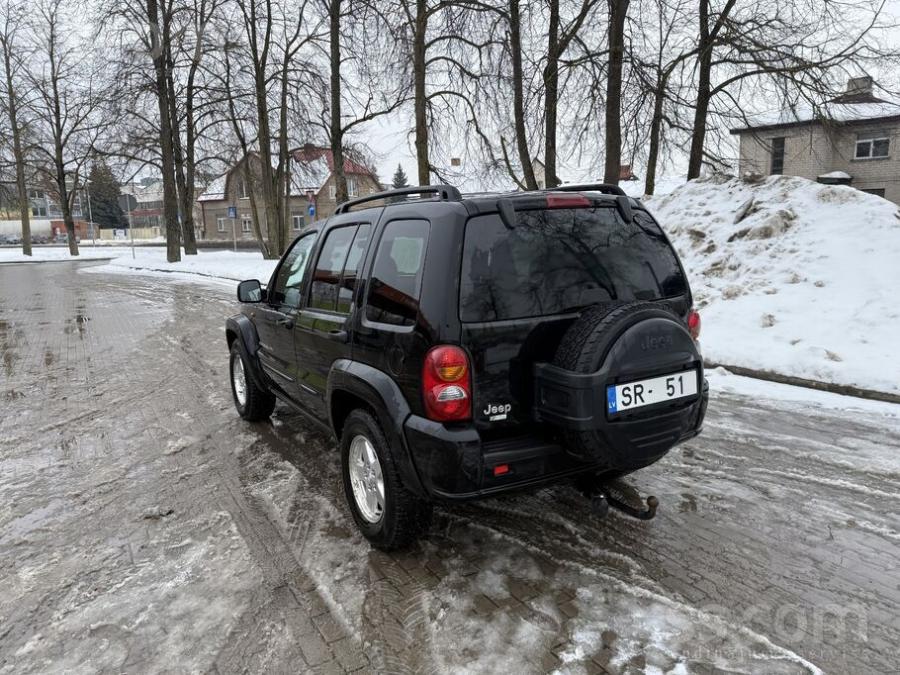 Black Jeep Cherokee 2004 in Jelgava, with an engine capacity of 2.80 L and mileage of 299 thousand km for 3200 €, photo 9 on AUTOMOTO.COM.LV