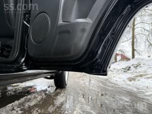 Black Jeep Cherokee 2004 in Jelgava, with an engine capacity of 2.80 L and mileage of 299 thousand km for 3200 €, photo 10 on AUTOMOTO.COM.LV