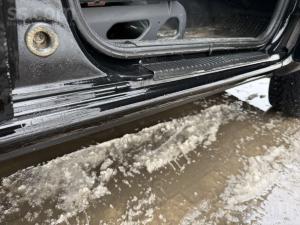 Black Jeep Cherokee 2004 in Jelgava, with an engine capacity of 2.80 L and mileage of 299 thousand km for 3200 €, photo 13 on AUTOMOTO.COM.LV