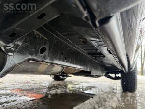 Black Jeep Cherokee 2004 in Jelgava, with an engine capacity of 2.80 L and mileage of 299 thousand km for 3200 €, photo 14 on AUTOMOTO.COM.LV