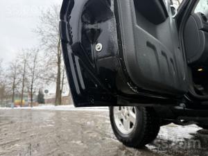 Black Jeep Cherokee 2004 in Jelgava, with an engine capacity of 2.80 L and mileage of 299 thousand km for 3200 €, photo 15 on AUTOMOTO.COM.LV