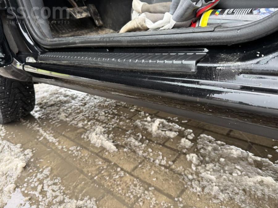 Black Jeep Cherokee 2004 in Jelgava, with an engine capacity of 2.80 L and mileage of 299 thousand km for 3200 €, photo 16 on AUTOMOTO.COM.LV