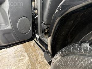 Black Jeep Cherokee 2004 in Jelgava, with an engine capacity of 2.80 L and mileage of 299 thousand km for 3200 €, photo 18 on AUTOMOTO.COM.LV