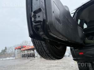 Black Jeep Cherokee 2004 in Jelgava, with an engine capacity of 2.80 L and mileage of 299 thousand km for 3200 €, photo 20 on AUTOMOTO.COM.LV