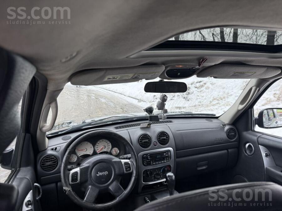 Black Jeep Cherokee 2004 in Jelgava, with an engine capacity of 2.80 L and mileage of 299 thousand km for 3200 €, photo 21 on AUTOMOTO.COM.LV