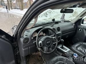 Black Jeep Cherokee 2004 in Jelgava, with an engine capacity of 2.80 L and mileage of 299 thousand km for 3200 €, photo 23 on AUTOMOTO.COM.LV