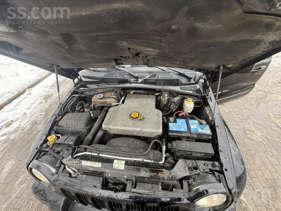 Black Jeep Cherokee 2004 in Jelgava, with an engine capacity of 2.80 L and mileage of 299 thousand km for 3200 €, photo 26 on AUTOMOTO.COM.LV
