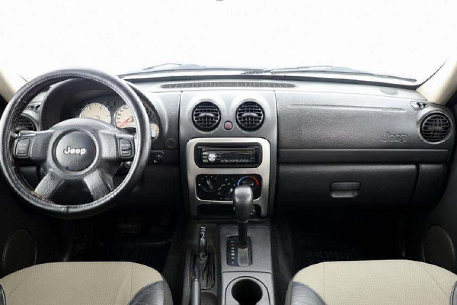 Melns Jeep Cherokee 2004 Tallina, ar dzinēja tilpumu 2.80 L un nobraukumu 208 tūkst. km par 2999 €, foto 6 vietnē AUTOMOTO.COM.LV