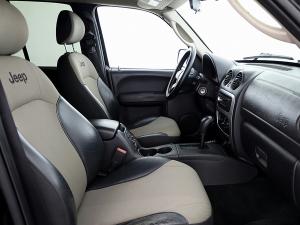 Melns Jeep Cherokee 2004 Tallina, ar dzinēja tilpumu 2.80 L un nobraukumu 208 tūkst. km par 2999 €, foto 7 vietnē AUTOMOTO.COM.LV