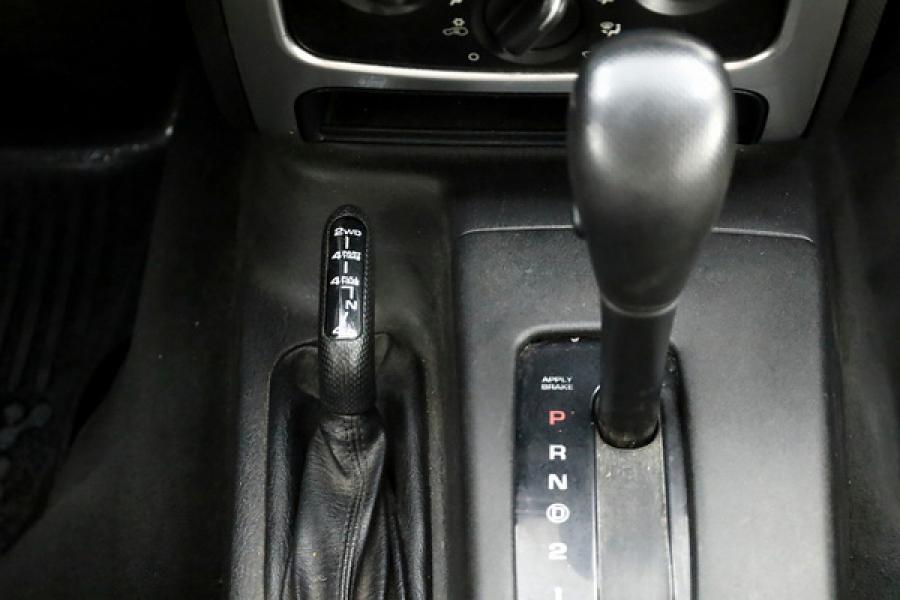 Melns Jeep Cherokee 2004 Tallina, ar dzinēja tilpumu 2.80 L un nobraukumu 208 tūkst. km par 2999 €, foto 9 vietnē AUTOMOTO.COM.LV