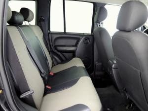 Melns Jeep Cherokee 2004 Tallina, ar dzinēja tilpumu 2.80 L un nobraukumu 208 tūkst. km par 2999 €, foto 16 vietnē AUTOMOTO.COM.LV
