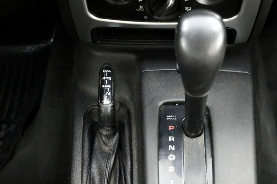 Melns Jeep Cherokee 2004 Tallina, ar dzinēja tilpumu 2.80 L un nobraukumu 208 tūkst. km par 2999 €, foto 17 vietnē AUTOMOTO.COM.LV