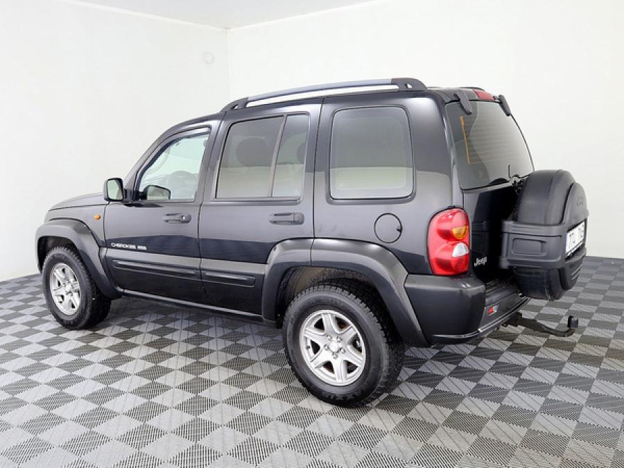 Black Jeep Cherokee 2004 in Tallinn, with an engine capacity of 2.80 L and mileage of 208 thousand km for 2999 €, photo 5 on AUTOMOTO.COM.LV