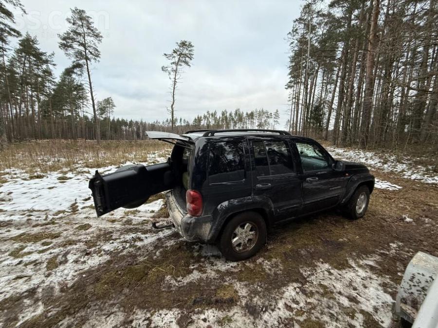 Melns Jeep Cherokee 2004 Jelgava, ar dzinēja tilpumu 2.80 L un nobraukumu 280 tūkst. km par 4100 €, foto 1 vietnē AUTOMOTO.COM.LV