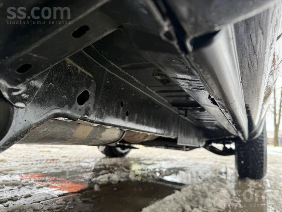 Melns Jeep Cherokee 2004 Jelgava, ar dzinēja tilpumu 2.80 L un nobraukumu 280 tūkst. km par 4100 €, foto 20 vietnē AUTOMOTO.COM.LV
