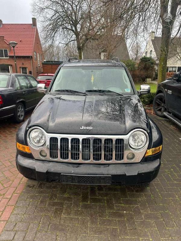 Melns Jeep Cherokee 2005 Raseiniai, ar dzinēja tilpumu 2.78 L un nobraukumu 185 tūkst. km par 2350 €, foto 2 vietnē AUTOMOTO.COM.LV