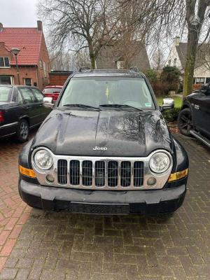 Melns Jeep Cherokee 2005 Raseiniai, ar dzinēja tilpumu 2.78 L un nobraukumu 185 tūkst. km par 2350 €, foto 2 vietnē AUTOMOTO.COM.LV