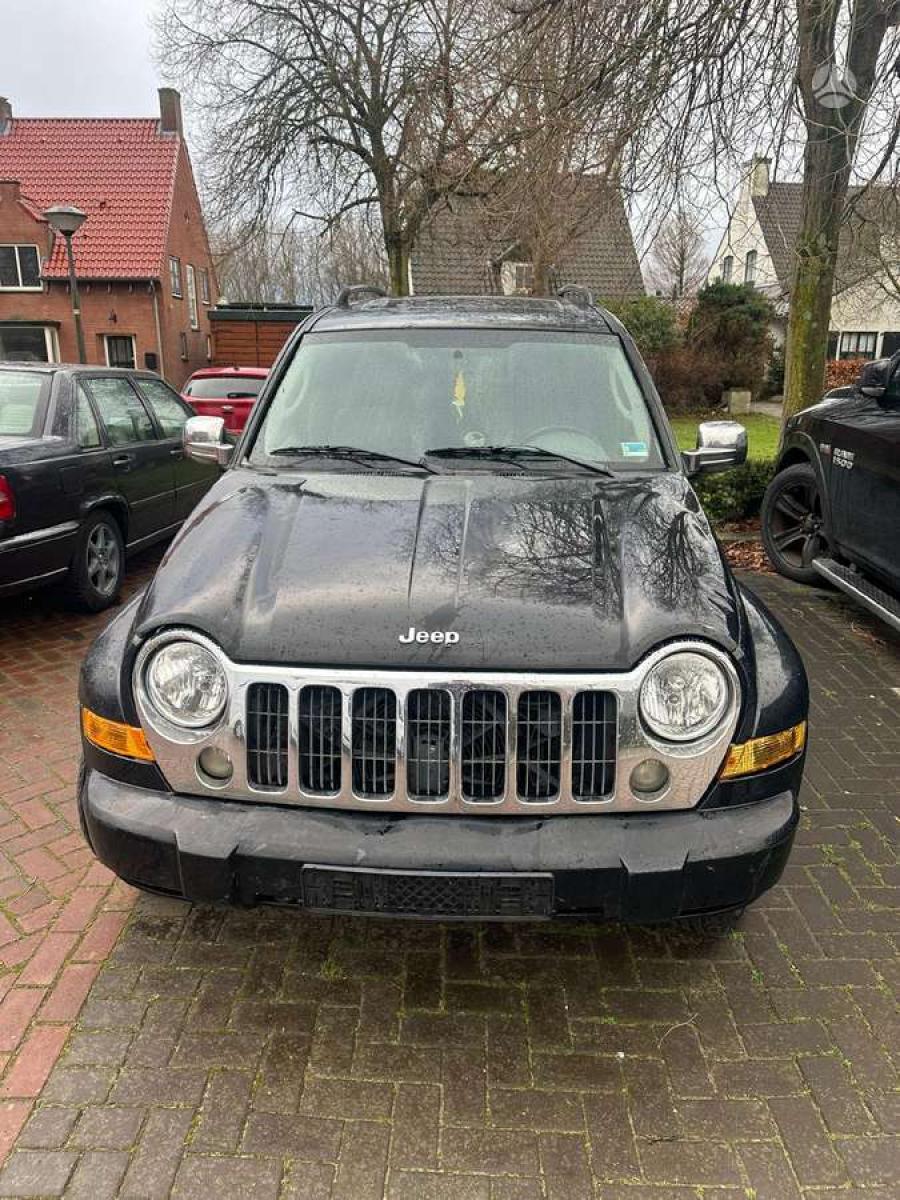Melns Jeep Cherokee 2005 Raseiniai, ar dzinēja tilpumu 2.78 L un nobraukumu 185 tūkst. km par 2350 €, foto 2 vietnē AUTOMOTO.COM.LV