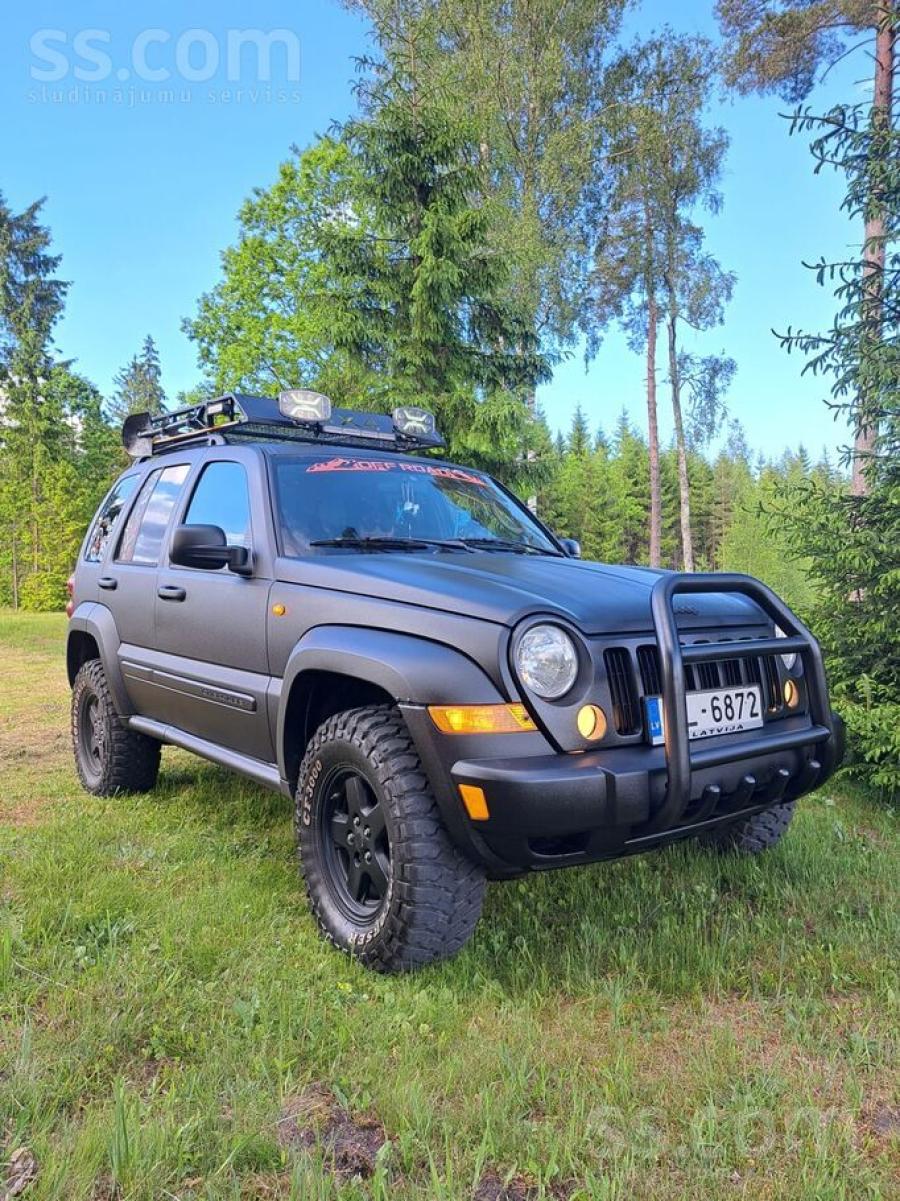 Melns Jeep Cherokee 2005 Kuldīga, ar dzinēja tilpumu 2.80 L un nobraukumu 301 tūkst. km par 4300 €, foto 1 vietnē AUTOMOTO.COM.LV