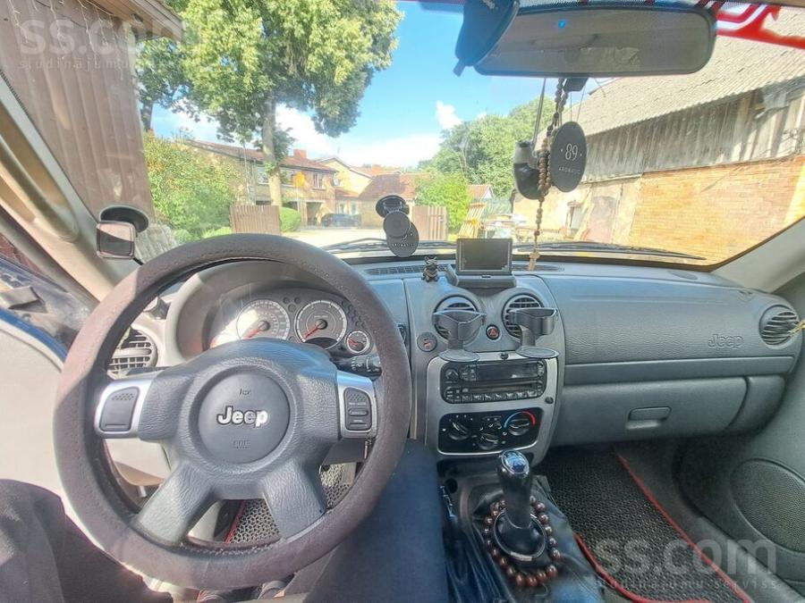 Melns Jeep Cherokee 2005 Kuldīga, ar dzinēja tilpumu 2.80 L un nobraukumu 301 tūkst. km par 4300 €, foto 7 vietnē AUTOMOTO.COM.LV