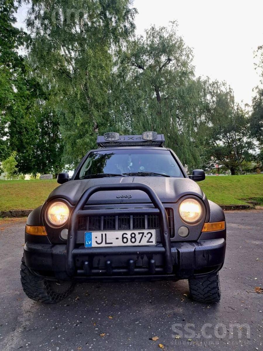Melns Jeep Cherokee 2005 Kuldīga, ar dzinēja tilpumu 2.80 L un nobraukumu 301 tūkst. km par 4500 €, foto 1 vietnē AUTOMOTO.COM.LV