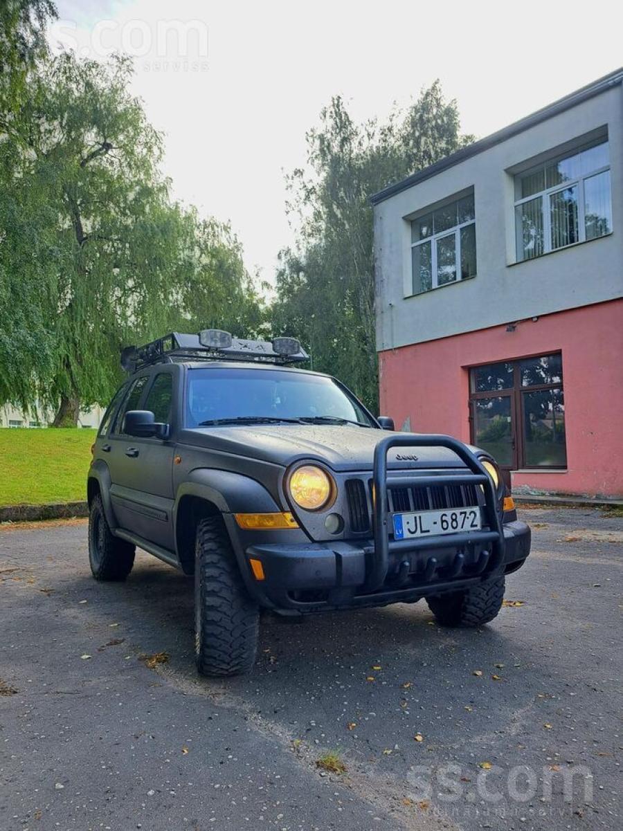 Melns Jeep Cherokee 2005 Kuldīga, ar dzinēja tilpumu 2.80 L un nobraukumu 301 tūkst. km par 4500 €, foto 3 vietnē AUTOMOTO.COM.LV