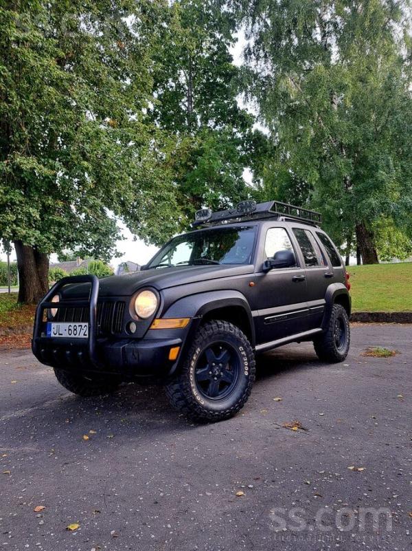 Melns Jeep Cherokee 2005 Kuldīga, ar dzinēja tilpumu 2.80 L un nobraukumu 301 tūkst. km par 4500 €, foto 4 vietnē AUTOMOTO.COM.LV