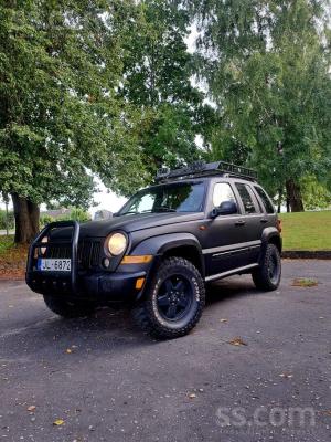 Melns Jeep Cherokee 2005 Kuldīga, ar dzinēja tilpumu 2.80 L un nobraukumu 301 tūkst. km par 4500 €, foto 4 vietnē AUTOMOTO.COM.LV