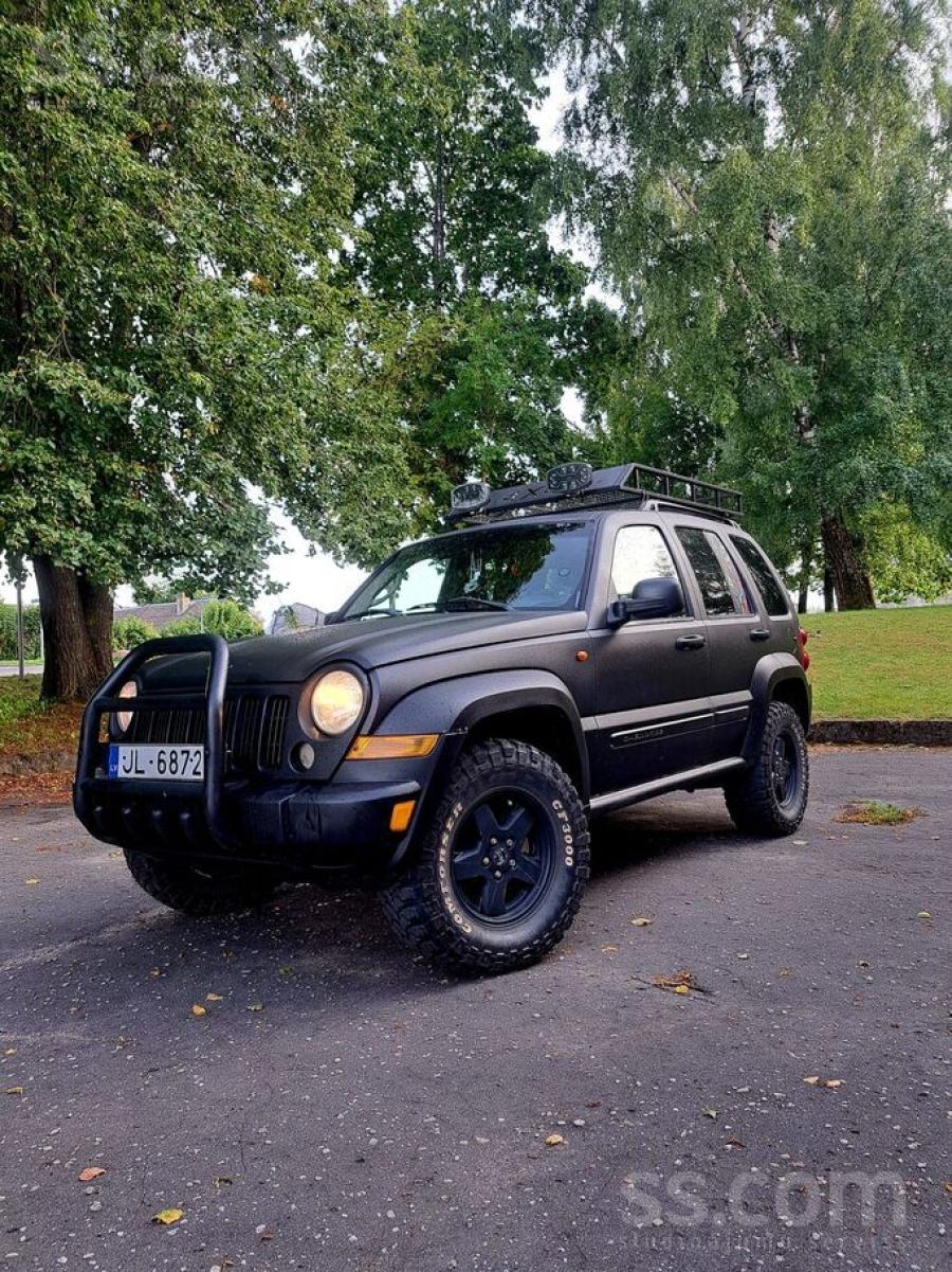 Melns Jeep Cherokee 2005 Kuldīga, ar dzinēja tilpumu 2.80 L un nobraukumu 301 tūkst. km par 4500 €, foto 4 vietnē AUTOMOTO.COM.LV