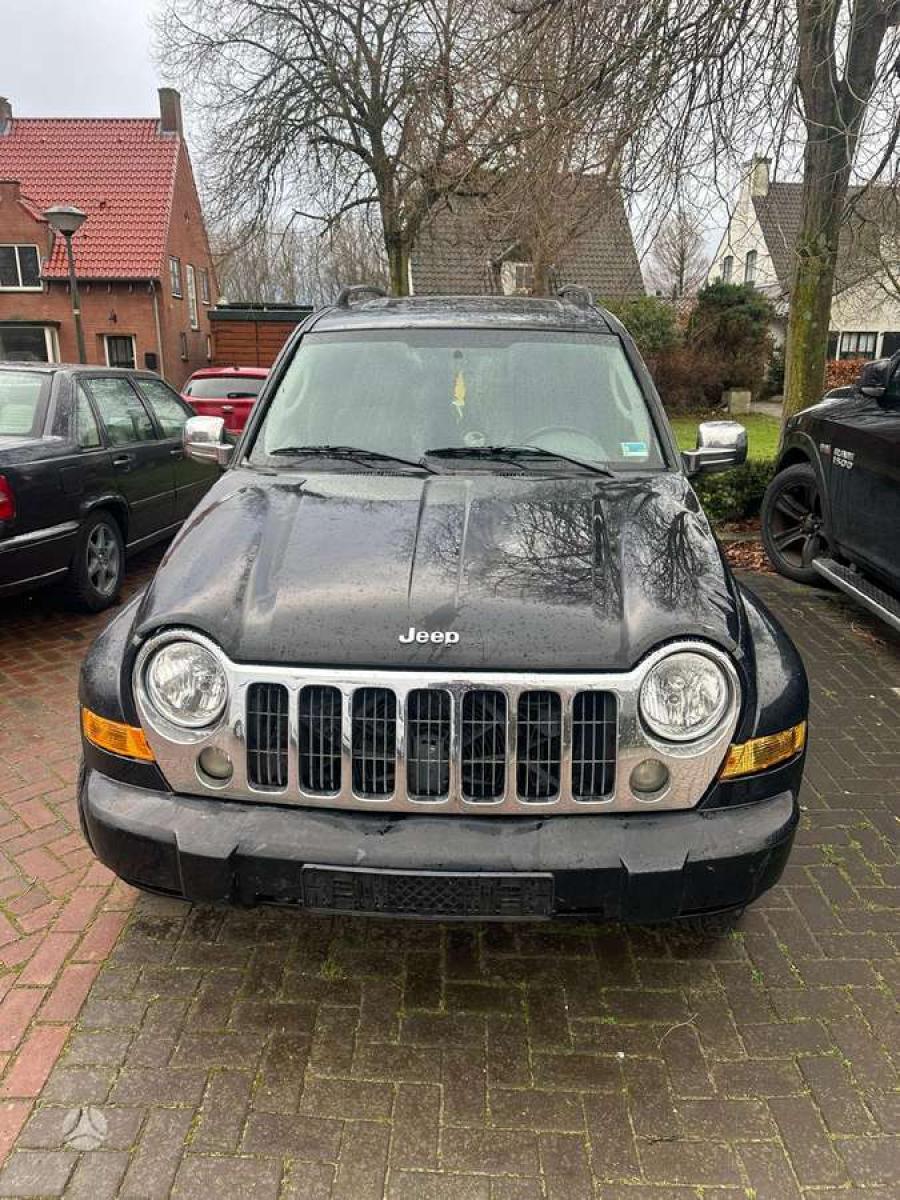 Melns Jeep Cherokee 2006 Raseiniai, ar dzinēja tilpumu 2.78 L un nobraukumu 180 tūkst. km par 2750 €, foto 2 vietnē AUTOMOTO.COM.LV
